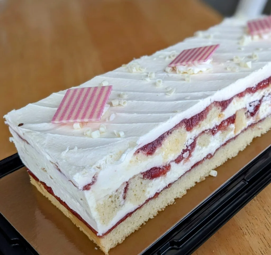 Costco Strawberry & Cream Cake Review • Snarkle-Sauce on Wry