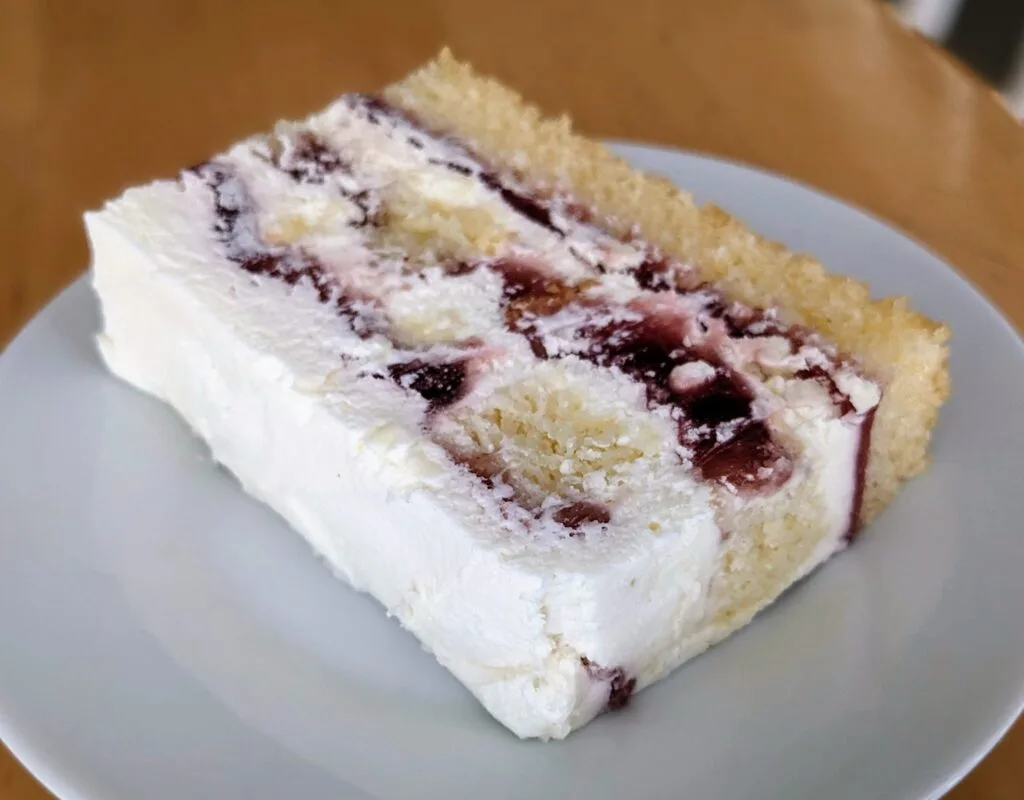 Costco Strawberry & Cream Cake Review • Snarkle-Sauce on Wry