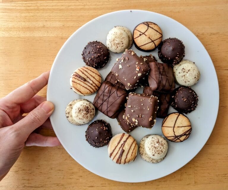 Aldi Luxury Belgian Cookie Gift Box Review • Snarkle-Sauce on Wry